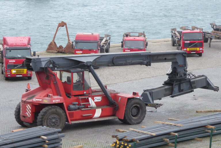 Reach stacker - Logistics glossary - Your logistics learning plan